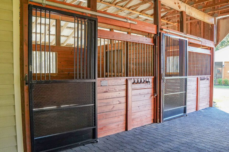 Stabling - Black Prong